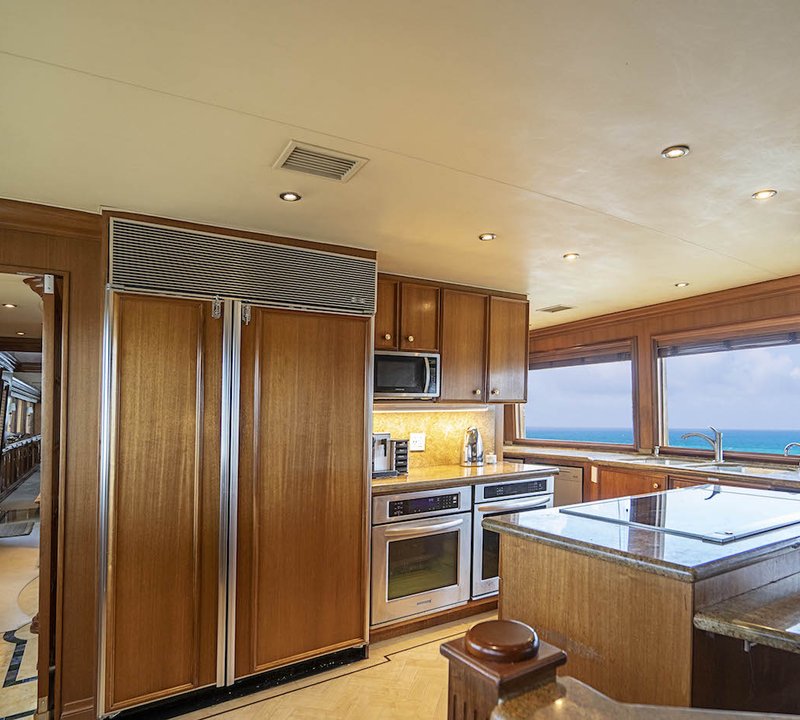 TRUE NORTH Yacht Charter Details, Broward Marine | CHARTERWORLD Luxury ...